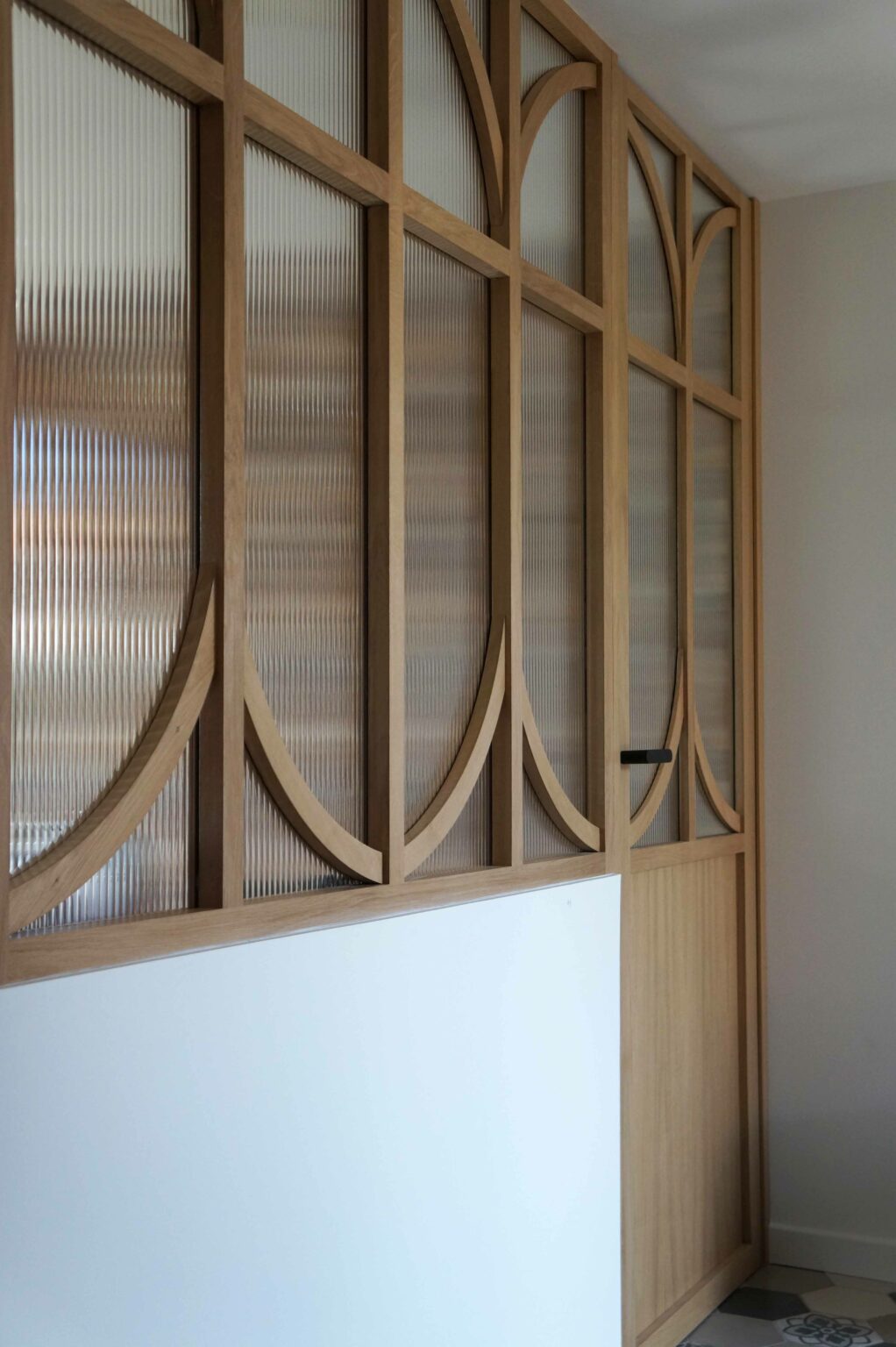 Une verrière bois aux lignes arrondies